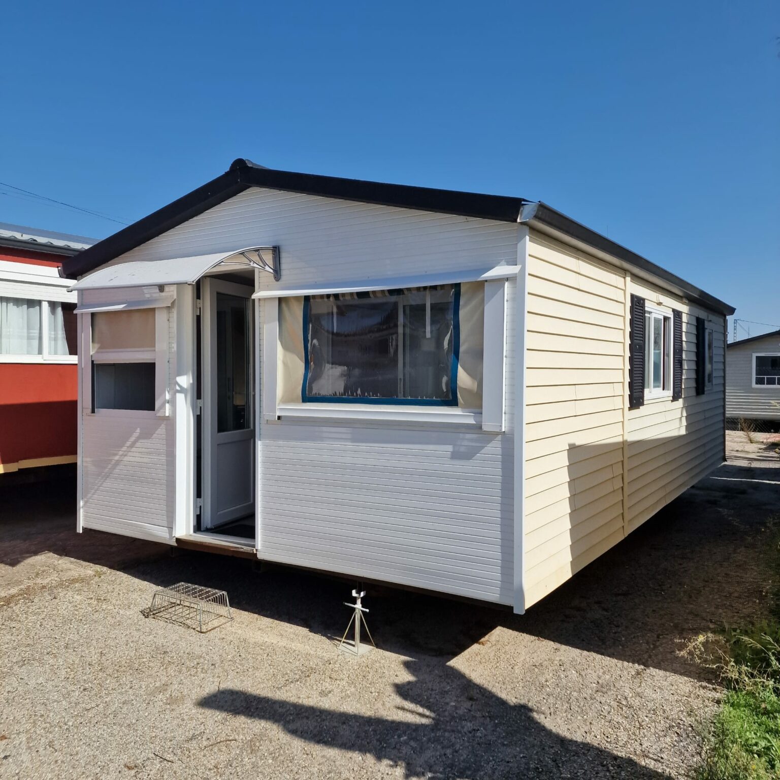 MAISON MOBILE SUNROLLER AVEC PORCHE INTÉGRÉ – BIO HABITAT